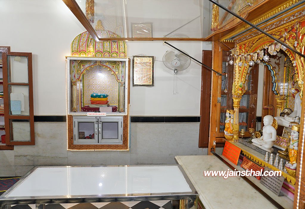 Hodal Digambar Jain Mandir